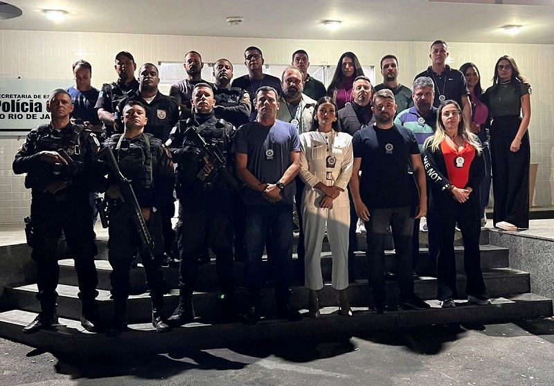 Vídeos Mãe E Padrasto São Presos Por Suspeita De Envolvimento Na